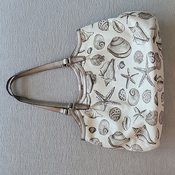 Coach | Bags | Coach Beach Resort Canvas Tote In Gold Seashell Pattern ...